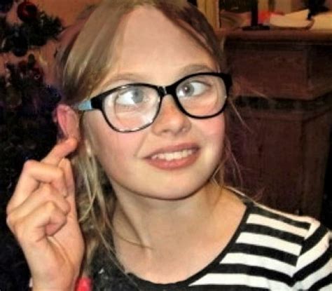 Abha Girls With Glasses Bra Styles Mini Skirts Blind Strong Thick