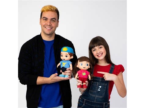 Boneca Luccas Neto Gi Com Som Worten Pt