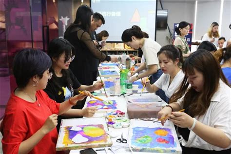 艺美绘儿童美术加盟运营培训