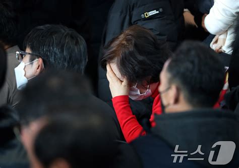 가족 잃은 슬픔 뉴스1