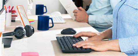 Logitech Mk295 Wireless Mouse And Keyboard Combo Usb Silent Touch Numpad Windows Pc Shopee