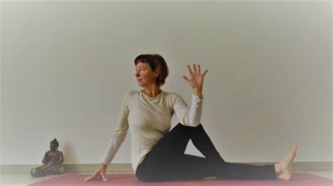 Ardha Matsyendrasana La Posizione Del Saggio Matsyendra Manuela