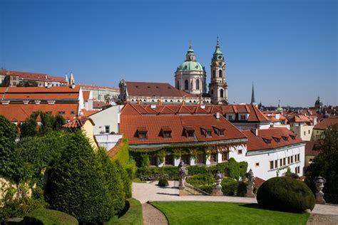 무료 이미지 건축물 하늘 건물 샤토 궁전 시티 계단 도시 풍경 파노라마 여름 유럽 큰 광장 경계표 푸른 교회에 프라하 정원 관광 여행