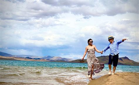 Naagii Хайр дүүрэн төрсөн өдрийн мэндчилгээ хөвөрсөн