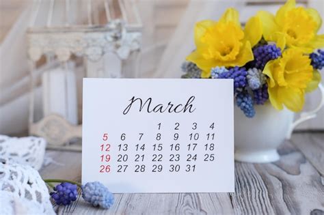 March Calendar And Spring Flowers Premium Photo