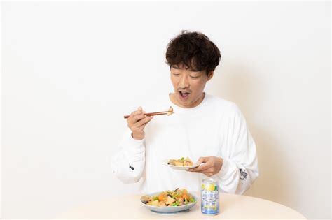 甘めの味付けの福岡名物“がめ煮”は、めちゃウマ無糖と相性ぴったり！レモンの風味にもこだわった「甘くない檸檬堂」と合わせたらよりおいしい