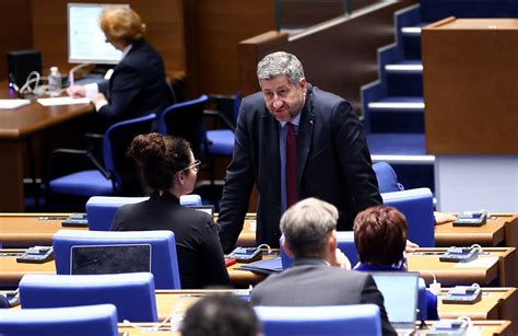 Христо Иванов за Делян Пеевски Партийните лидери демонстрират сила за да маскират слабост