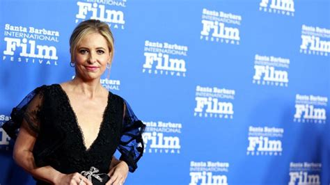 Sarah Michelle Gellar Made Overalls Sexy With An Unexpected Peekaboo Bra