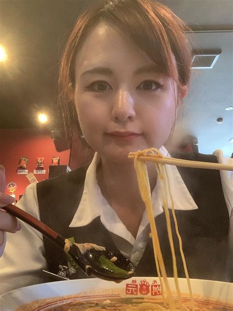 こんにちは〜‼️ 今日は遅めのお昼なんで、桝元かましてまーす🍜優勝‼️‼️餃子とごはんセットはお決まりスタイル タクシードライバー