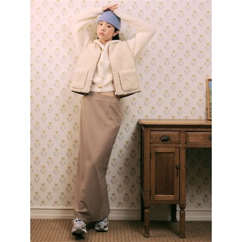 에잇세컨즈 맥시 롱 스커트 베이지 323y27cy2a