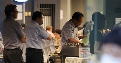 직장인 2명 중 1명은 조용한 퇴사 중…연봉·복지에 불만족