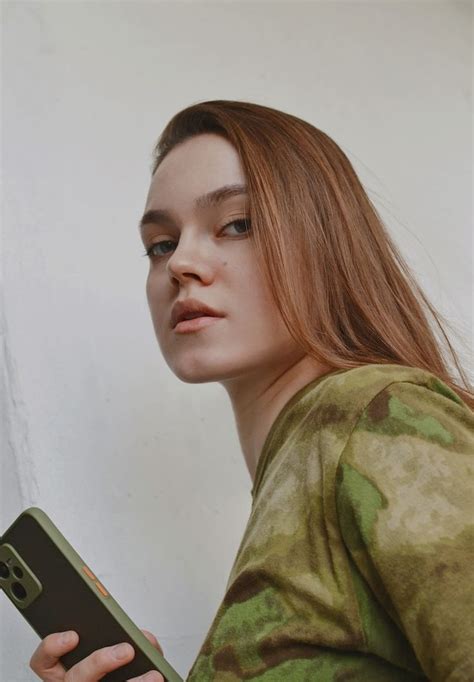 What Is Phubbing And How Does It Affect Our Relationships Best Friends Go To The Cinema