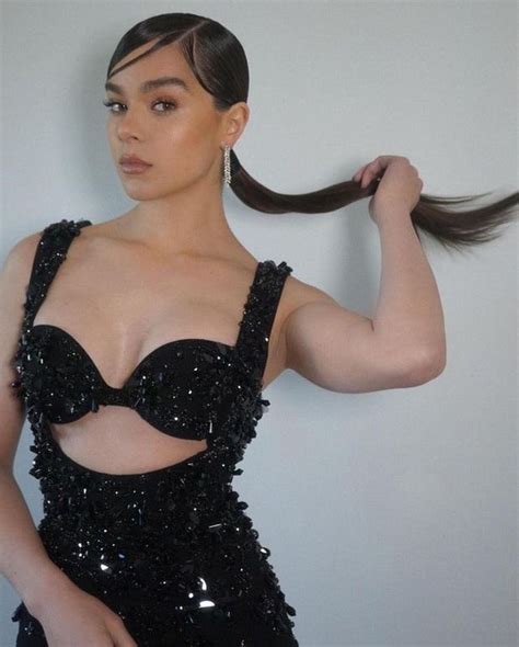 Hailee Steinfeld Sag Awards Bts Ii Pic
