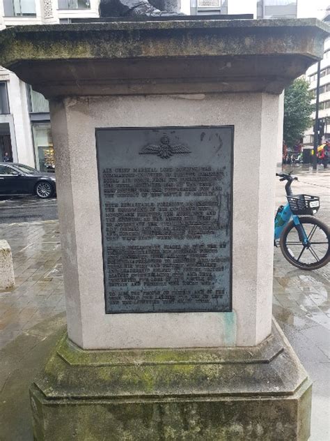 Standbeeld Air Chief Marshall Lord Dowding London Tracesofwar Nl