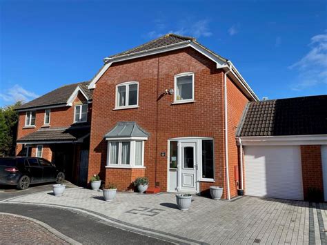4 Bed Detached House For Sale In Aldwych Close Burnham On Sea Ta8 £