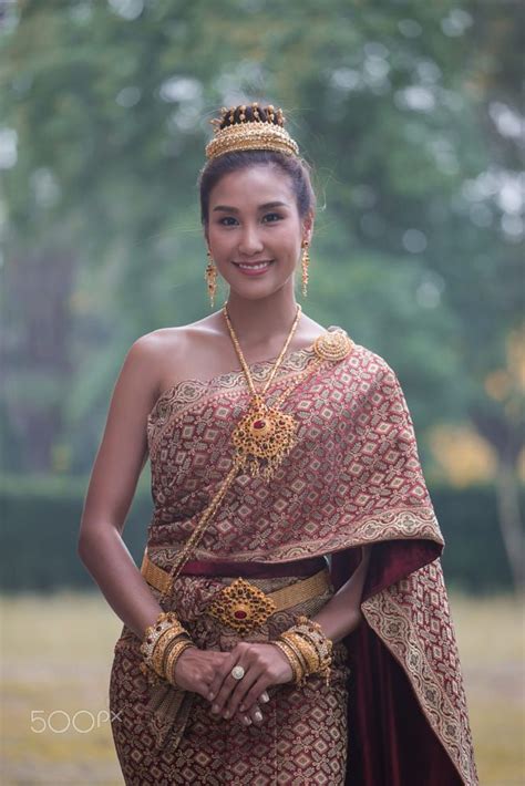 Beautiful Thai Woman Beautiful Thai Women Traditional Outfits Thai Traditional Dress