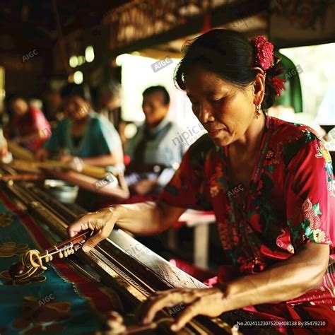 Ai创作图黎族纺织 织造黎锦 黎族传统纺染织绣技艺 缅甸竹琴 黎族编织 傣族竹琴 黎族非遗 黎族树皮布制作技艺 织黎锦 黎族手工艺 峇里岛文化 傣族织锦技艺 织布妇女 黎族结染架 巴厘岛土著民