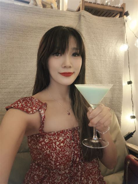 我有酒~你妳有故事嗎？ 說說看你妳的故事 有故事的女人 綠色蚱蜢（薄荷、白巧克力、牛奶、伏特加） 野露吧