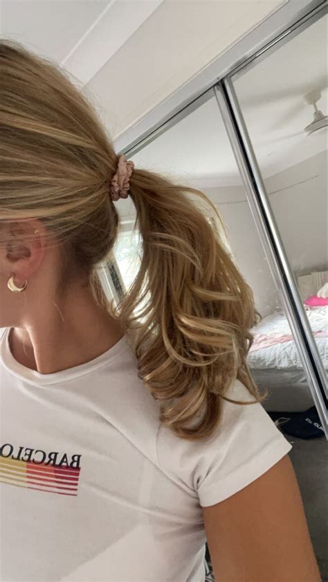 How To Use Velcro Hair Rollers To Get Voluminous Bouncy Curls Artofit