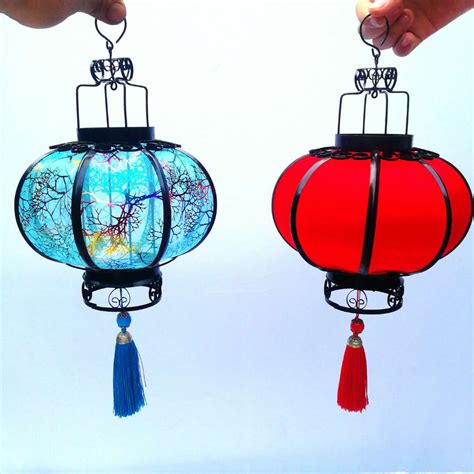 古代灯笼手提古代手提灯笼大山谷图库