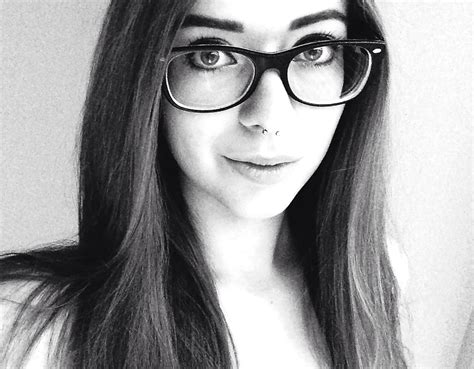 Nerdy Girl With Glasses Shows Off Photo 246 257 109201134213