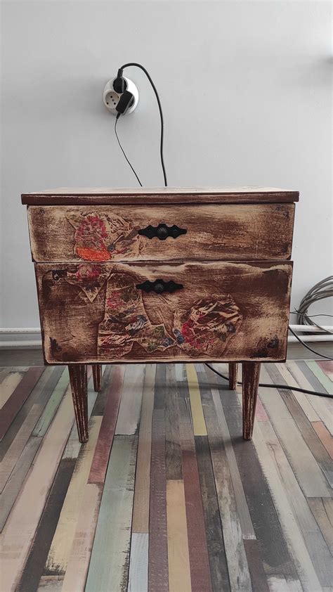 Нощни шкафчета винтидж гр Белослав • Olx Bg