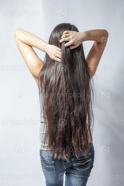 Фотография на тему Девушка с длинными волосами со спины Pressfoto