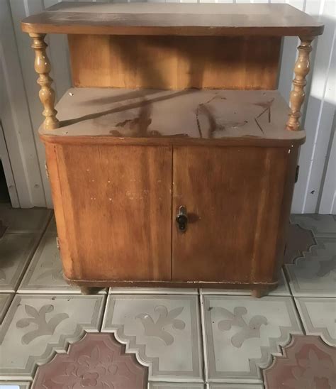 Само за интересни Докато семейството ми се канеше да изхвърли това древно нощно шкафче аз се