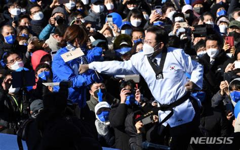 당대표 내려놓은 지지율 1위 이재명 세 번째 도전서 대권 잡을까
