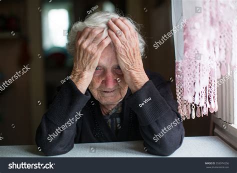 7651 두통 할머니 이미지 스톡 사진 및 벡터 Shutterstock