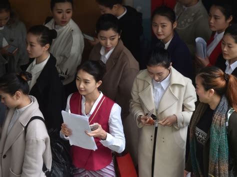 內地上月城鎮調查失業率跌至5 3 青年失業率上升 RTHK