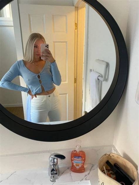 Busty Girls 39 Pics