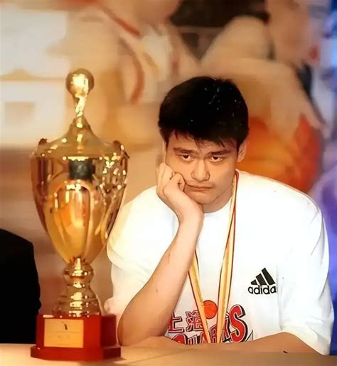 8年nba生涯，姚明拿到9247分，那你知道他cba总得分多少吗？