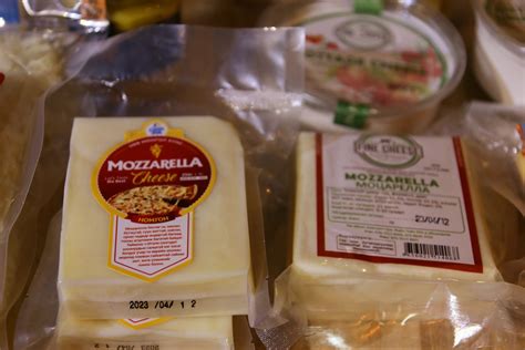 Монгол Улсын Ерөнхийлөгч Ухнаагийн Хүрэлсүх бяслаг үйлдвэрлэгчидтэй уулзаж санал хүсэлтийг сонслоо