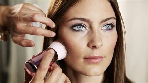 Нежен опушен грим за Свети Валентин Новини Womanbg