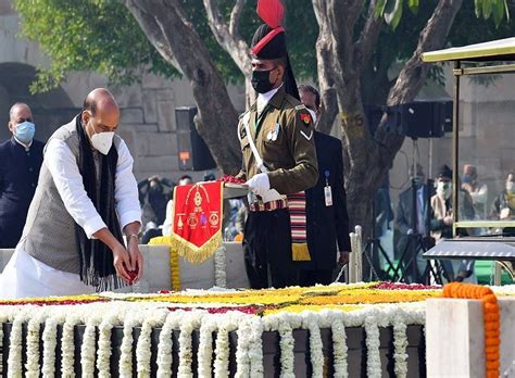 कृतज्ञ राष्ट्र ने महात्मा गांधी को उनकी 73वीं पुण्यतिथि पर किया याद