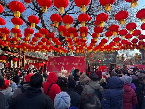 灵蛇献瑞 春满华夏各地群众欢度春节 新华网客户端