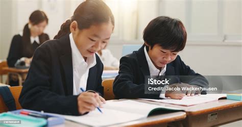 어린이 책 글쓰기 교실에서 학습 미소 또는 아카데미에서의 발달과 함께 발전합니다 아이 노트 그리고 일본에서 학교에서 공부 장학금 또는 평가에 만족 하는 솔루션 10 11세에