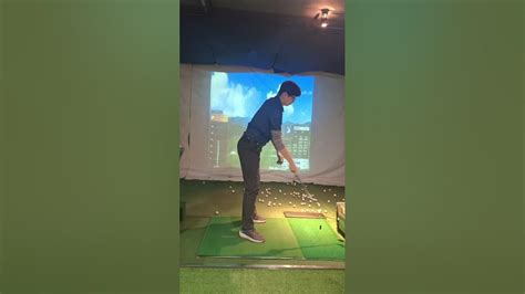 몸은 백스윙 자리를 지키고클럽을 오른쪽 멀리 던져서 원운동이 되게 해줍니다제자리를 버티고 진자운동을 합니다keep Your Body Then Pendulum