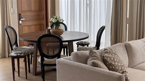 ชมไอเดีย “บ้านมินิมอล วินเทจ” บรรยากาศเรียบหรู ผลงานรีโนเวทจากบ้านไม้เก่า Naibann ในบ้าน