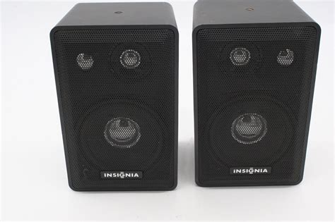 Speakers Pair Of Insignia 3way 8ohms Surround Sound