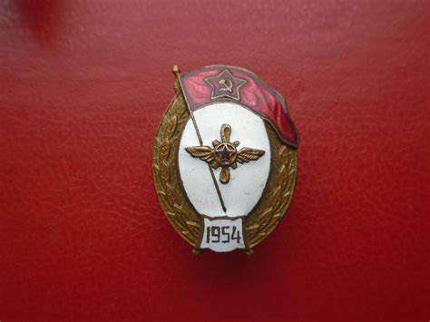 Знак об окончании училища связи в 1954 году