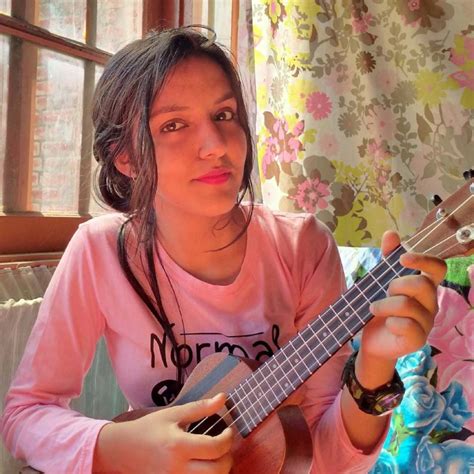 Nargis Khatoon A New Kashmiri Singing Sensation With Celebrity Fanbase