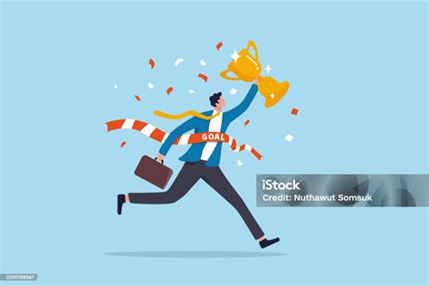 성공 승리 사업가 성취 성공 성과 또는 비즈니스 승리 경력 성공 목표 또는 목표 달성 개념 성공 사업가 달리기 트로피와 결승선에 도달 Championship에 대한 스톡