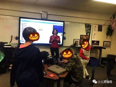 少儿慧编程北美线下编程课万圣节里的南瓜迷宫 少儿编程