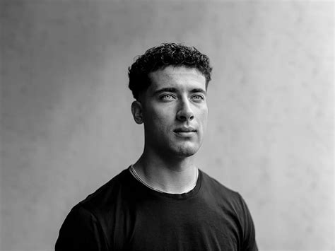 တိုတိုကပ်ကပ် ရှယ်သန့် ဆံပင်စတိုင်