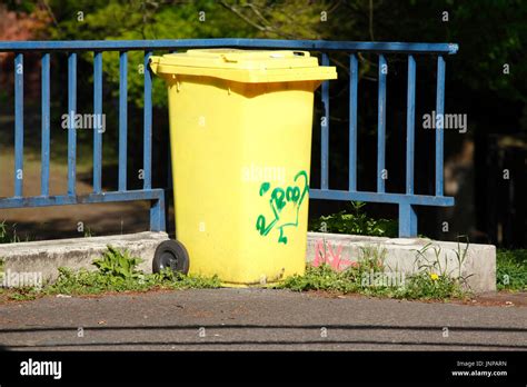 What Goes Into Yellow Recycling Bin At Amanda Hackler Blog