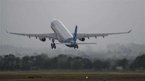 Reading Scientist Says Airline Passengers Could Face Bumpier Flights