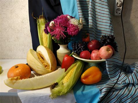 Натюрморт с фруктами и цветами