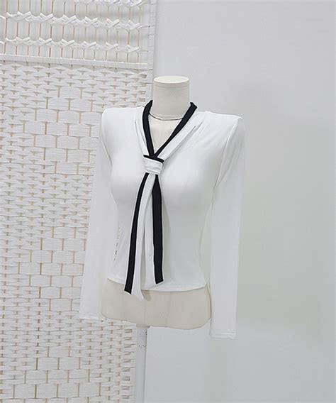 11할인고퀄글램딱붙쫀쫀오피스룩하객룩연말룩 젬마 슬림핏 스판 유넥 초커 배색 타이 스카프 머플러 긴팔티셔츠 에이블리